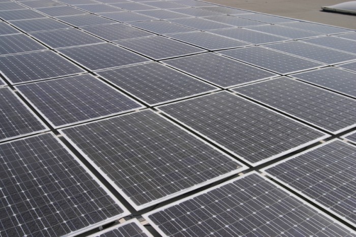 Infrared emitters and xenon flash lamps for the photovoltaics industry