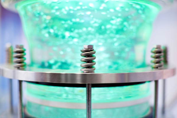 UV reactor for photochemical processes